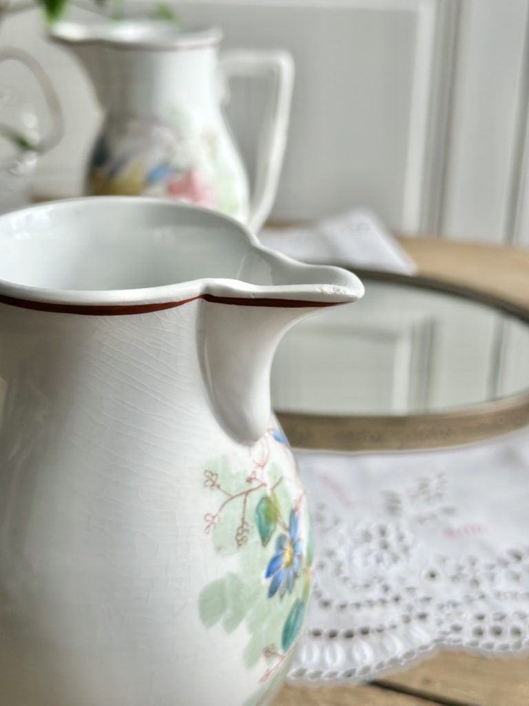 Crémier / Pot à lait polychrome GIEN – La Longère – Décoration Brocante